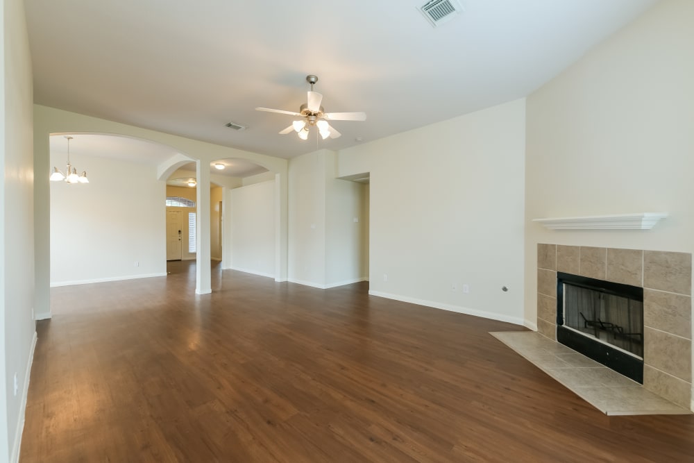 2111 Kashmere Spring Ln, Fresno, TX, 77545 | Invitation Homes